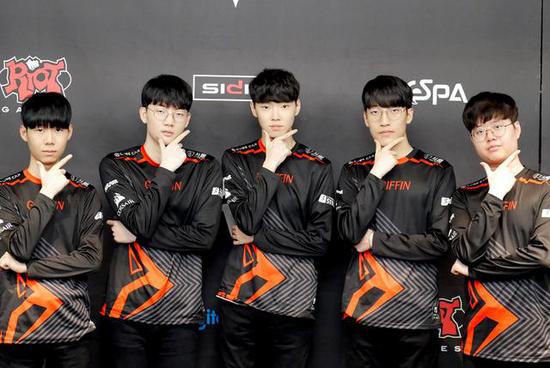 AF“打哭”女粉丝击败GRF！Kiin太强_网络游戏-新闻_新浪游戏_新浪网