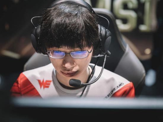 WE官宣上单选手957即将退役，第二代WE主力阵容全部离队-新浪英雄联盟专区