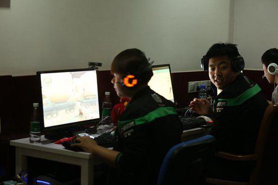 1月22日CFPL S8开幕式 CF豪门战队对决惊喜不断_CF穿越火线下载_CF官网合作网站_CF视频_CF百宝箱_网络游戏_新浪游戏_新浪网