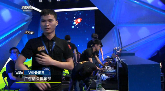 情久引进兮默与宝宝 CF职业三支队伍争进CFPLS9_CF穿越火线下载_CF官网合作网站_CF视频_CF百宝箱_网络游戏_新浪游戏_新浪网