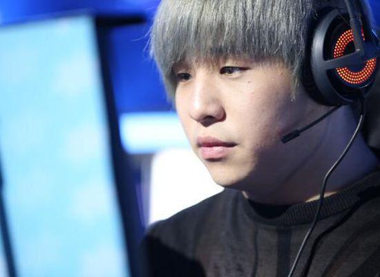 CF火线白鲨浩南确定参加 CFPLS8季后赛引发轰动_CF穿越火线下载_CF官网合作网站_CF视频_CF百宝箱_网络游戏_新浪游戏_新浪网