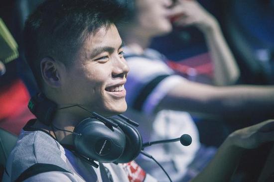 电竞选手曾经竟也是网瘾少年_新浪游戏_手机新浪网