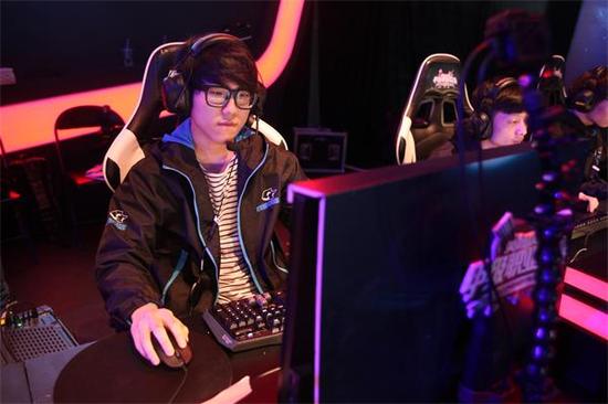 PDD首次现身LSPL YM决赛会师EDE-新浪英雄联盟专区