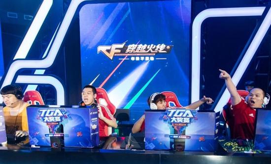 新疆小伙勇夺CF大奖赛金枪王_新浪游戏_手机新浪网