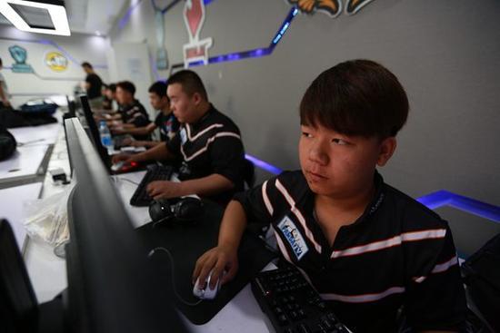 VG俱乐部迎接新挑战CFPLS9_新浪游戏_手机新浪网