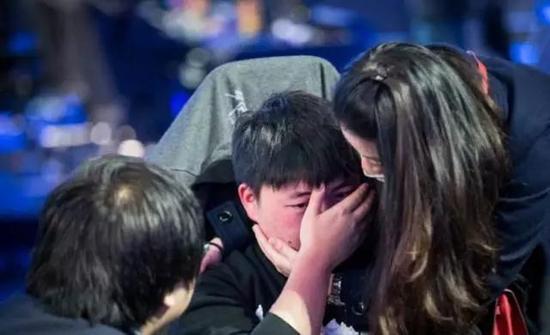 Faker和Uzi，在这次S7都哭了_新浪游戏_手机新浪网