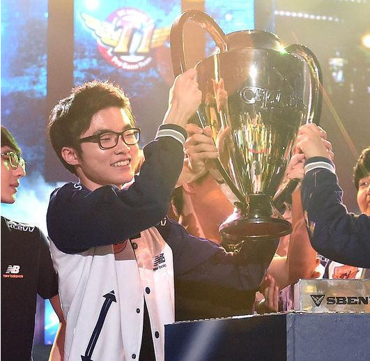 Faker确定无缘LPL 韩媒称其与SKT续约_新浪游戏_手机新浪网