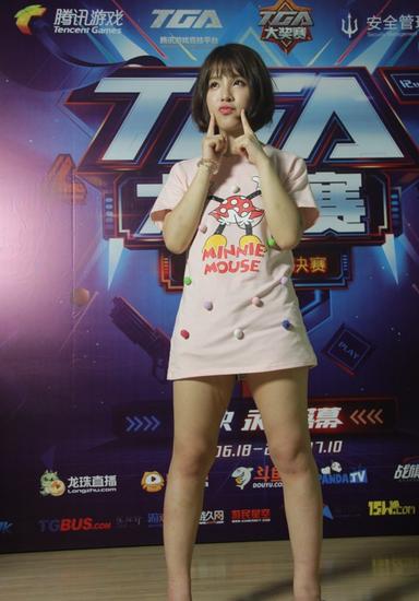 TGA2016夏季总决赛个人战 美女选手赛后专访_CF穿越火线下载_CF官网合作网站_CF视频_CF百宝箱_网络游戏_新浪游戏_新浪网