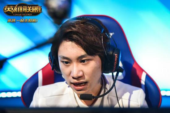 力压Uzi！QG.Doinb获英雄联盟LPL春季常规赛MVP_电视游戏-新闻_新浪游戏_新浪网