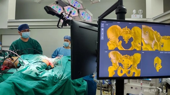 HoloSight联合UCRT技术成功完成多例高难度骨盆骨折智能可视化微创复位内固定术_新浪海南_新浪网