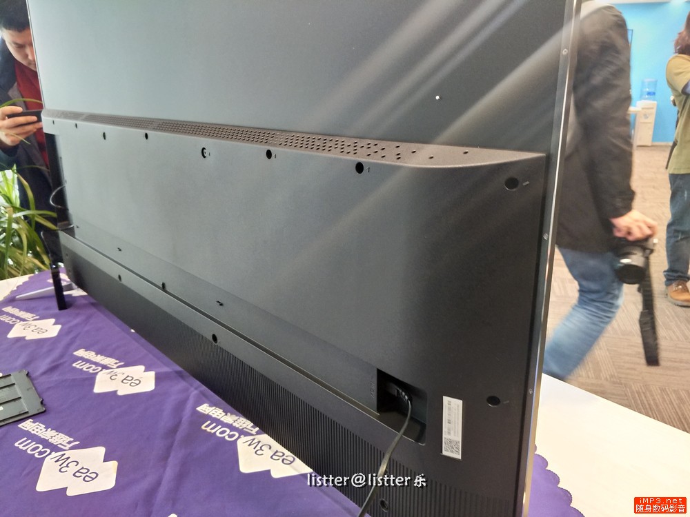 TCL C2剧院电视测评 65寸也能享受到纤薄合金的快感