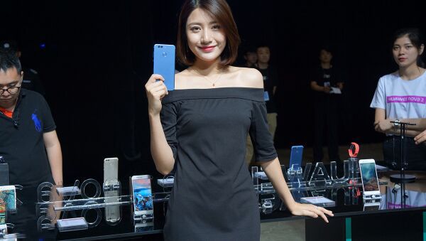 高颜值“自拍神器” 深度解析华为nova 2三大卖点|华为|卖点|自拍神器_新浪新闻