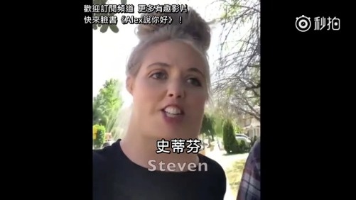 国外一女生罗拉,总喜欢用下流话来调戏男朋友,哈哈哈哈太污啦! 罗拉男朋友女生新浪新闻