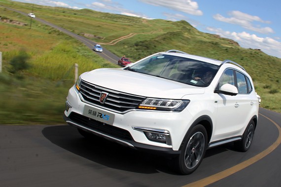 开荣威RX5 20T互联网至尊版上草原 随便耍-新浪汽车