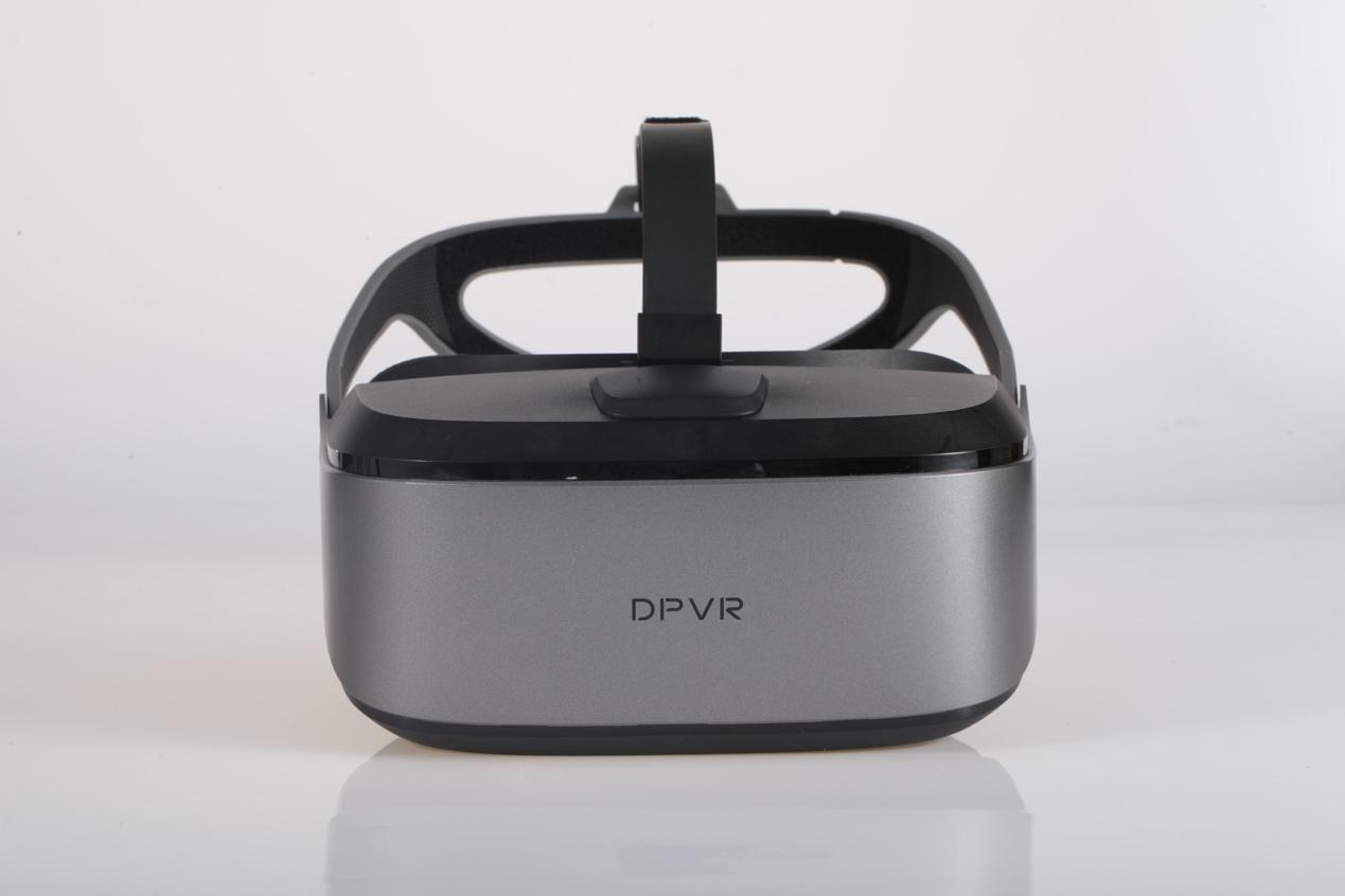 大朋 E3定位版，更清晰的房间级空间定位VR头盔