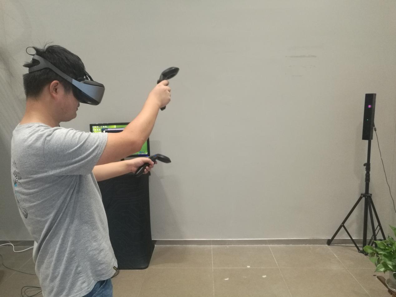 大朋 E3定位版，更清晰的房间级空间定位VR头盔