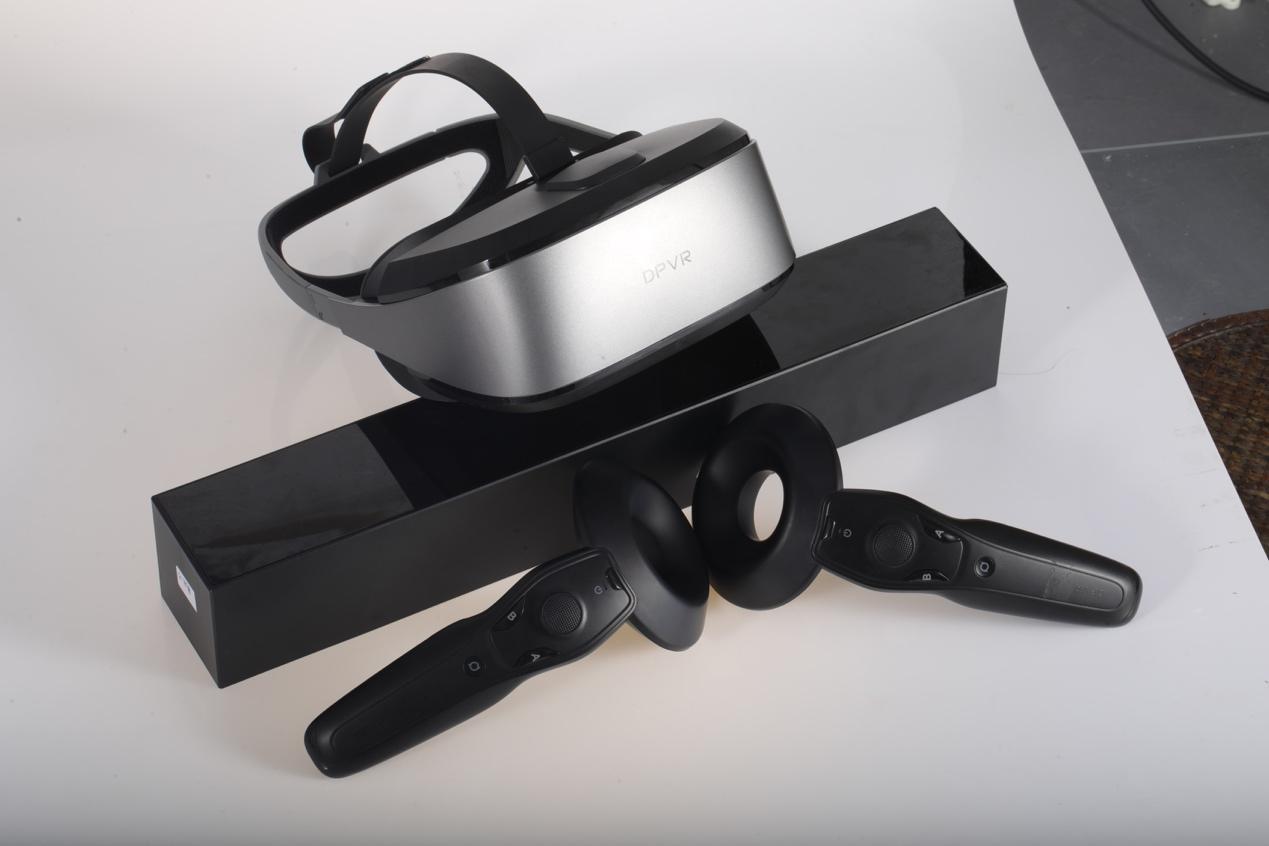 大朋 E3定位版，更清晰的房间级空间定位VR头盔