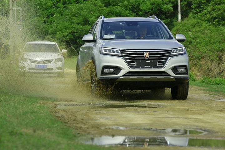 带上这些科技去撒野 荣威eRX5非铺装路面体验