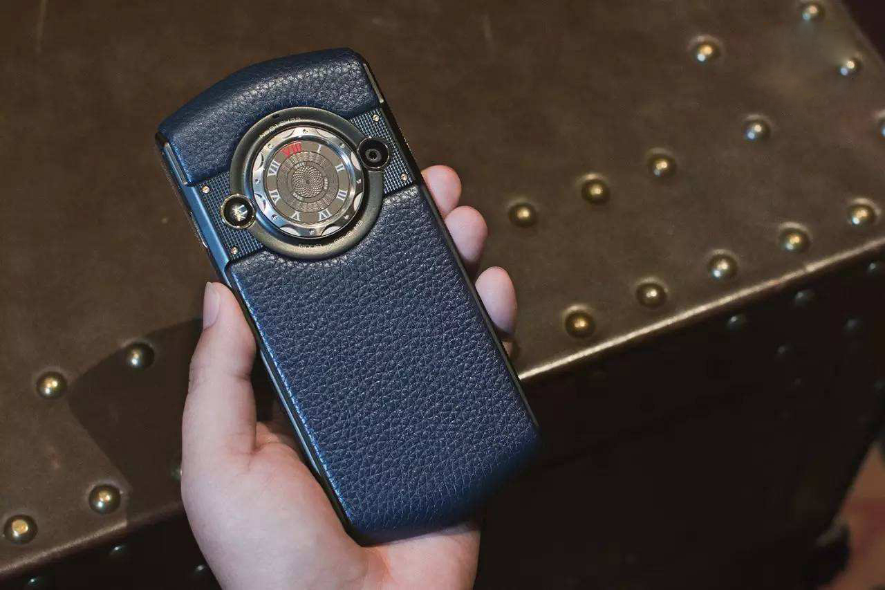 8848手机销售额突破25亿！科技与奢侈结合有出路？