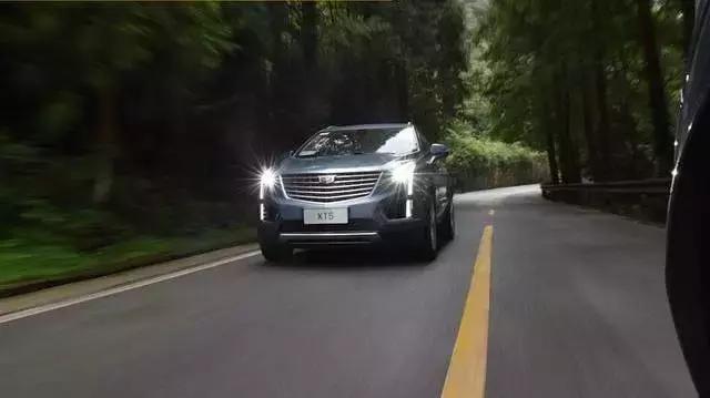 百公里油耗7.9L 试驾凯迪拉克XT5轻混动