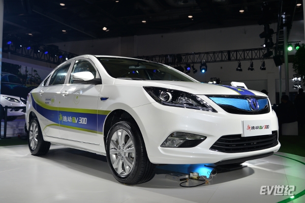 逸动EV300/奔奔EV260/CS15EV 长安四款新能源新车抢先看
