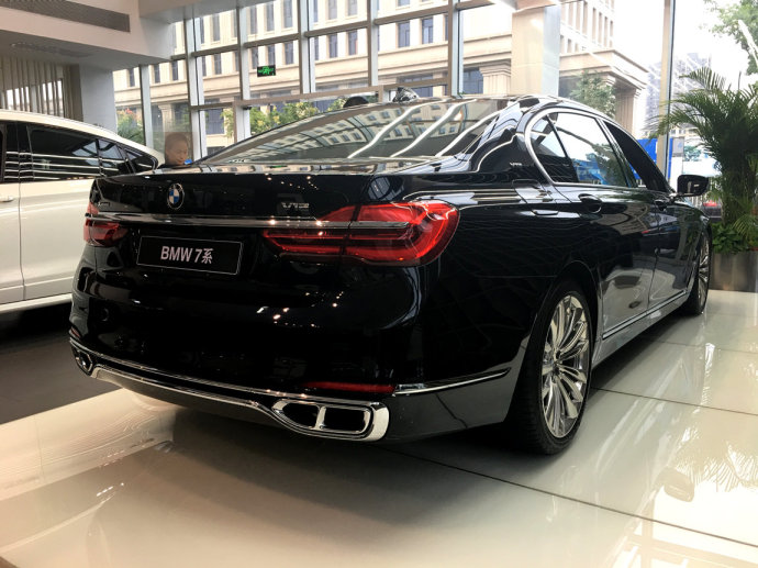 宝马4S店760磨砂深棕 磨砂极地灰 砂金石红