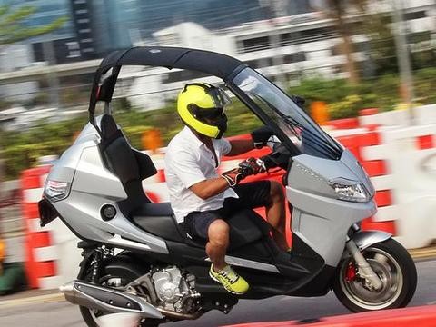 ADIVA AD1 200 大黄蜂现身轻盈顶蓬三轮摩托车现身香港摩托车节-新浪汽车