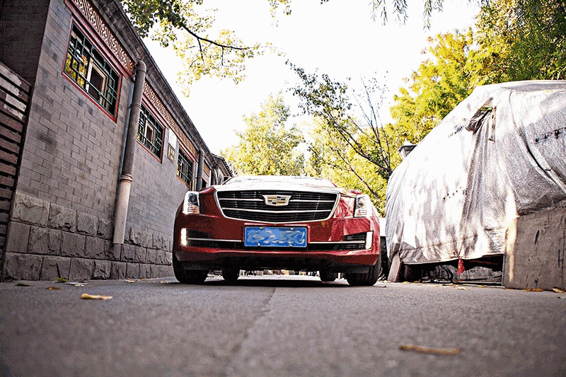 那天开着一台凯迪拉克ATS-L钻胡同，我突然发现TA并非只有快