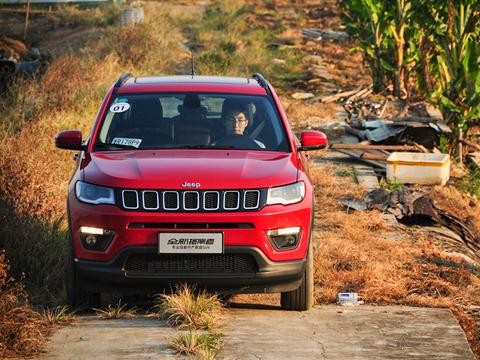 全新Jeep指南者1.4T+9AT+4x4 能否为家用SUV四驱版代言？-新浪汽车