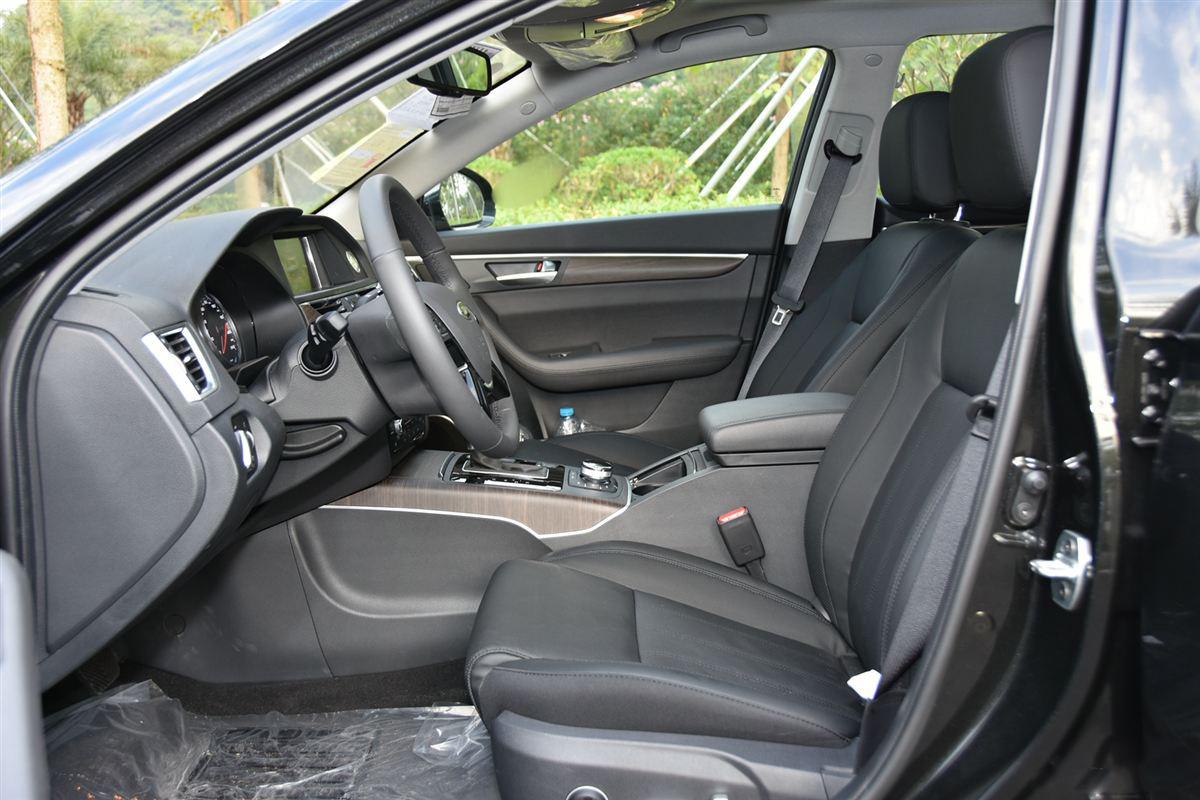 这车1.6T+6档双离合, 百公里仅8s, 空间大, 操控也可和A6媲美