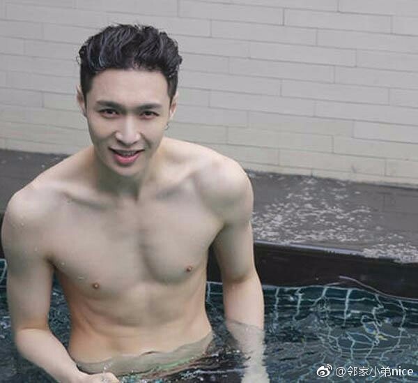 当红小鲜肉腹肌大pk 陈伟霆鹿晗易烊千玺谁赢了陈伟霆腹肌鹿晗新浪新闻 6955