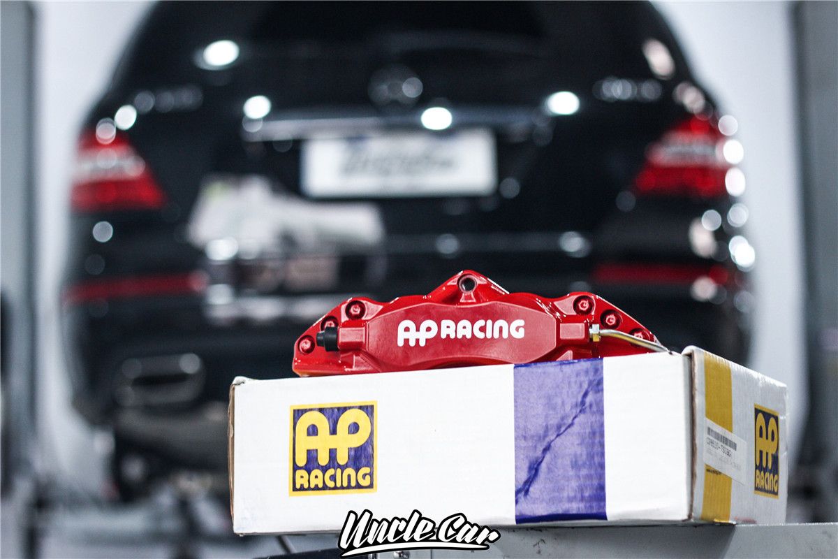 奔驰新款R320改装AP Racing前六后四刹车