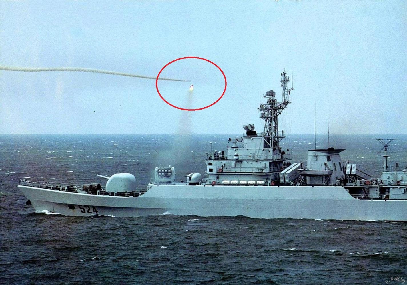 中国海军海峡一线基地亮相：3款战舰立体掩护登岛舰队