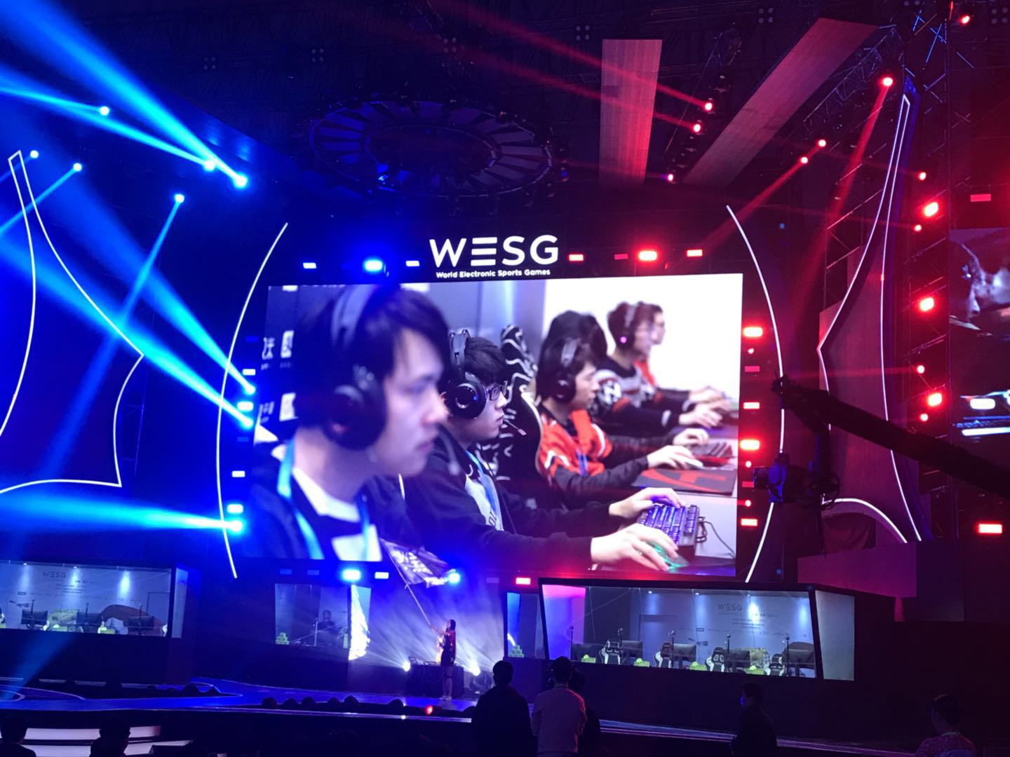 原来电竞选手比赛全靠修仙 赛前不止不能吃饭连水都不能喝