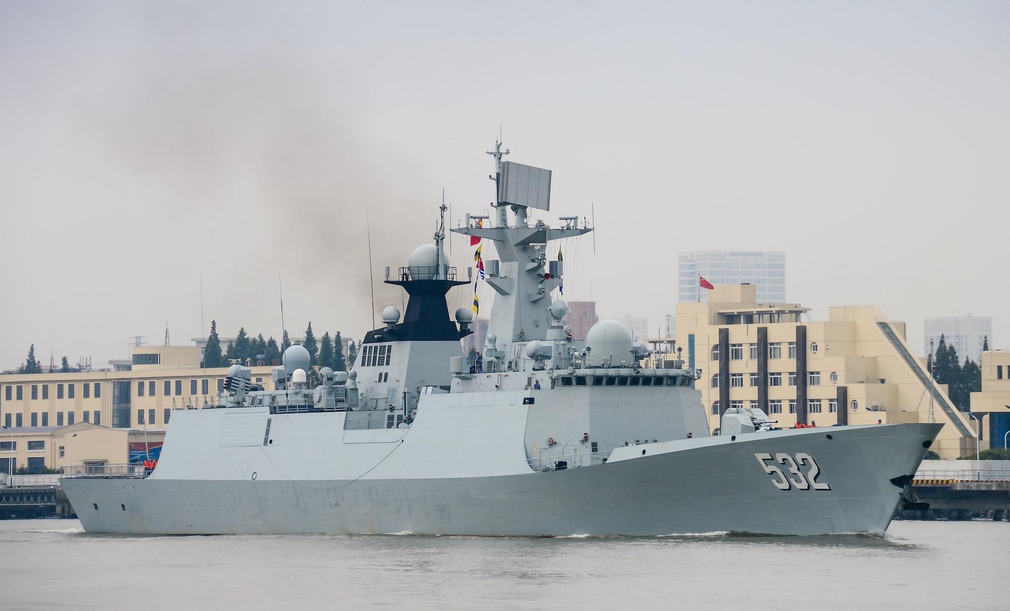 10后对比80后，中国陪访新护卫舰秒杀俄罗斯来访驱逐舰