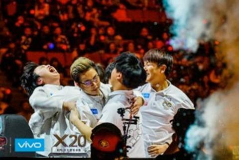 王者荣耀：帮助QG夺冠的不是FLY，而是临死前丢出大招的Hurt！|露娜|王者|荣耀_新浪新闻