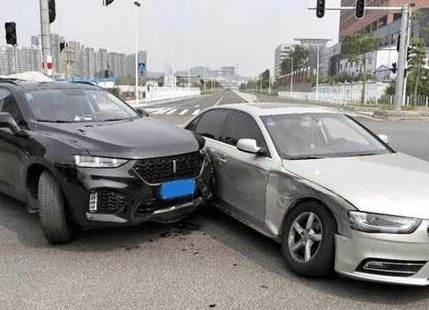 魏派VV7撞坏一个大灯, 4S店修理报价近2万, 仅一个大灯组就4600-新浪汽车