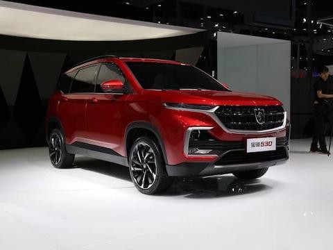 宝骏530实车亮相，7万起，比哈弗H6大一圈，还配双离合！-新浪汽车