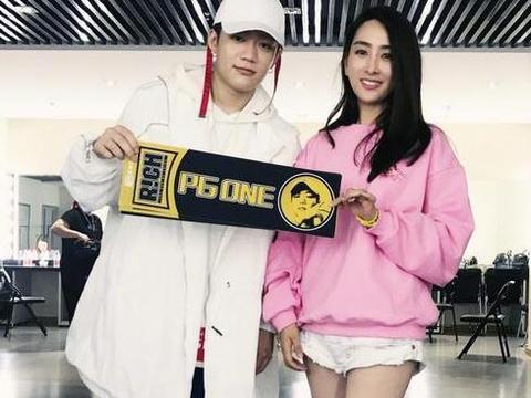看看马苏同框PGONE，再看看李小璐同框PGONE，差距一目了然了|李小璐|马苏|差距_新浪新闻