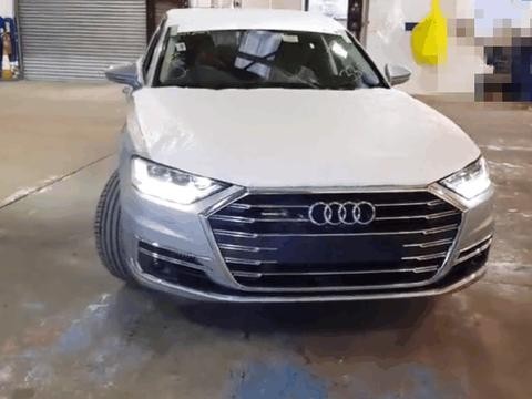 国内首台18款奥迪A8L已到4S店后场, 一车配6屏, 奔驰S级真比不了-新浪汽车