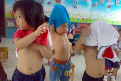 幼儿园,孩子们怎么上厕所?你可能想不到 幼儿园 厕所 宝贝 新浪新闻