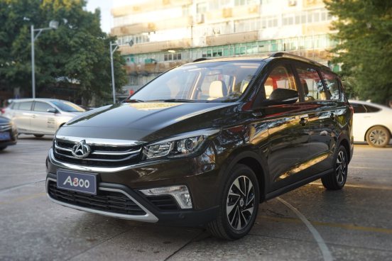 进击7座MPV自动挡市场 实拍长安欧尚A800-新浪汽车