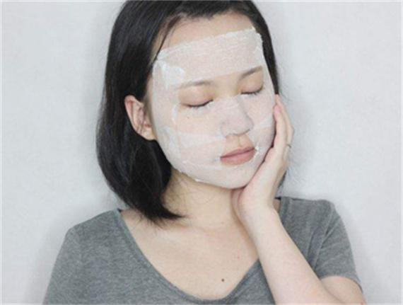 补水的时候脸上刺痛补水化妆品不良反应 随意云