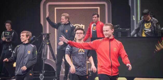 FNC0-4开局都能逆转出线，专家表示EDG八成也能逆转！|逆转|出线|开局_新浪新闻