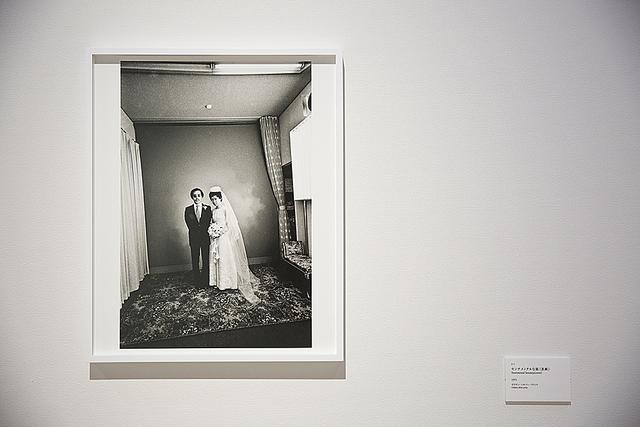 日本“色老头”专拍女人裸体,一生却只对她深情 荒木经惟 感伤 展览 新浪新闻