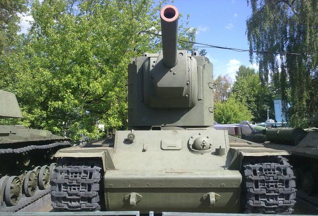 二战坦克 之 苏联KV-2重型坦克：搭载152毫米榴弹炮的钢铁猛兽！