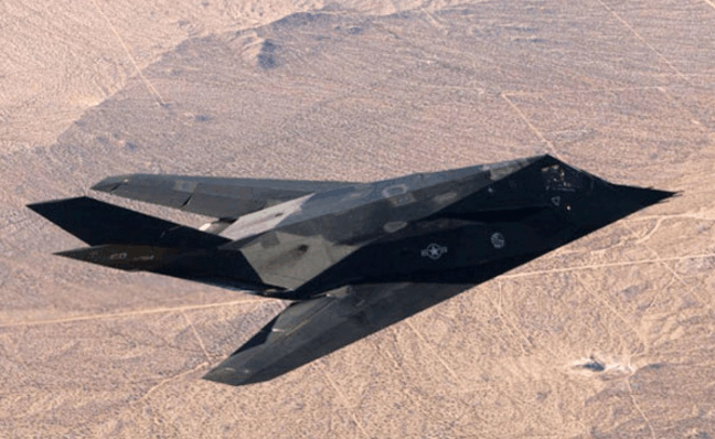 中国隐形版F117 首度公开亮相, 美专家表情令人意外|隐形轰炸机|轰炸机|战机_新浪新闻