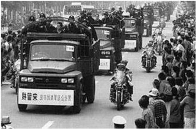 东北真正黑老大, 车牌黑A88888霸气十足, 豪车出行却是如此下场!