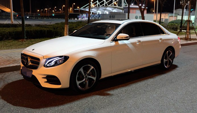 50万入手奔驰E300L，内饰很满意，车标很不满意