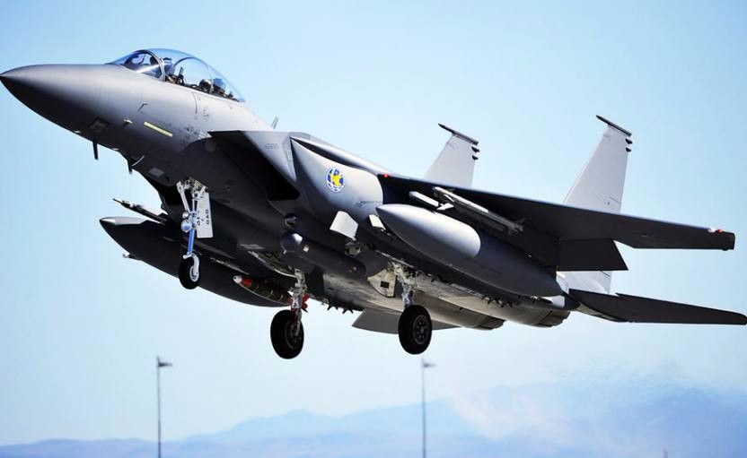 世界十大战斗机—F-15SE“沉默鹰”战机！|战斗机|波音|雷达_新浪新闻